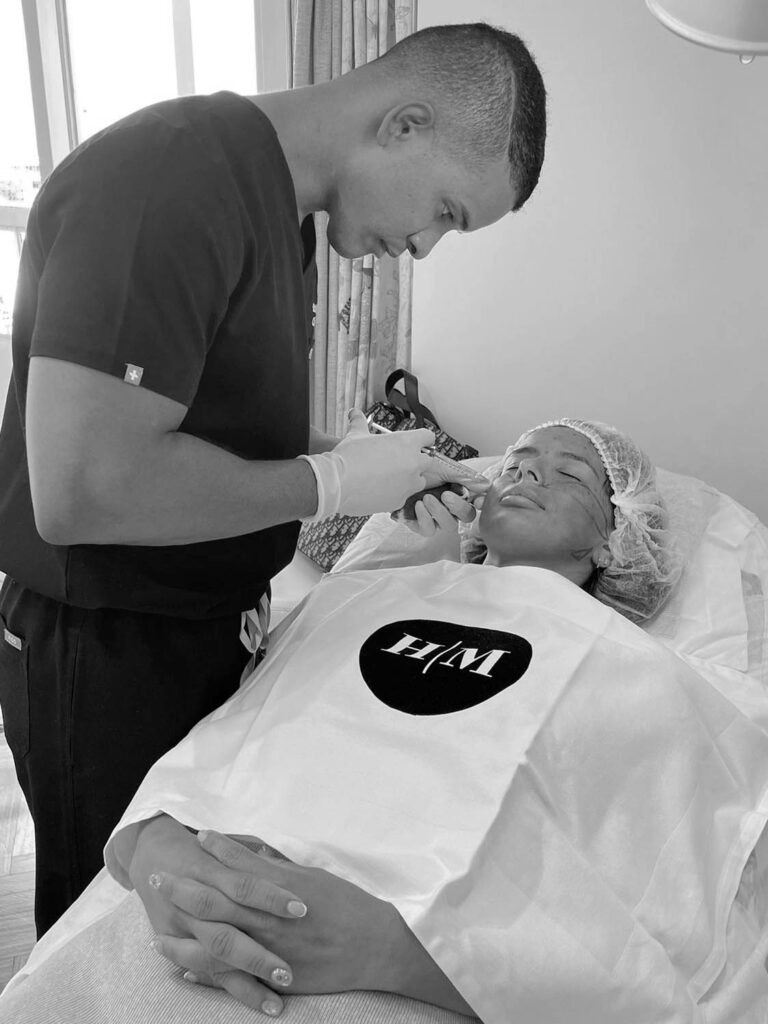 Dr. Héctor Martínez - Experto en Cirugía Plástica - Buenos Aires